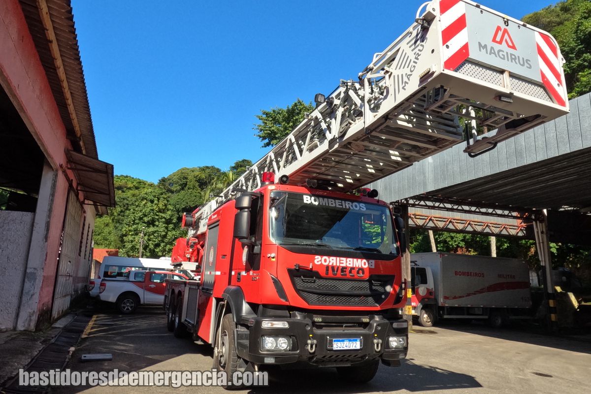 Auto Escada Plataforma Aérea (AEPA) Magirus M55L do CBMBA